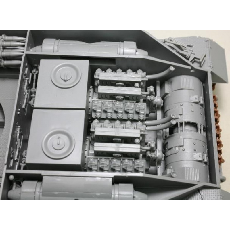 Amusing Hobby 35A061 - 1/35 Pz.Kpfw.VI Tiger (P) 'Truppenübungsfahrzeug' (Full Interior)