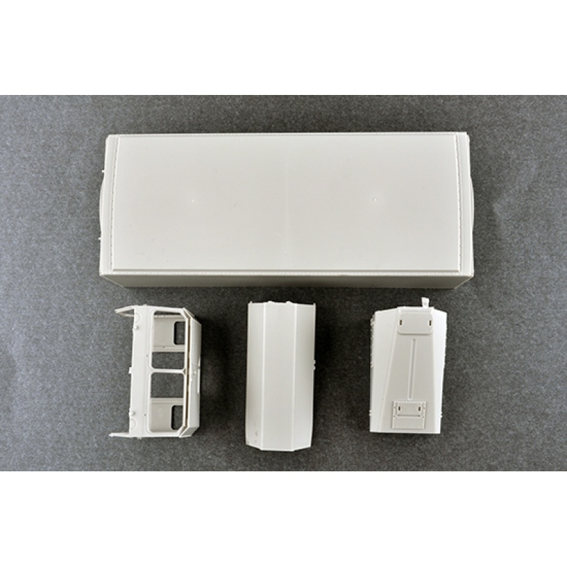 Trumpeter 01059 - 1/35 M983 Tractor w. AN/TPY-2 X Band Radar