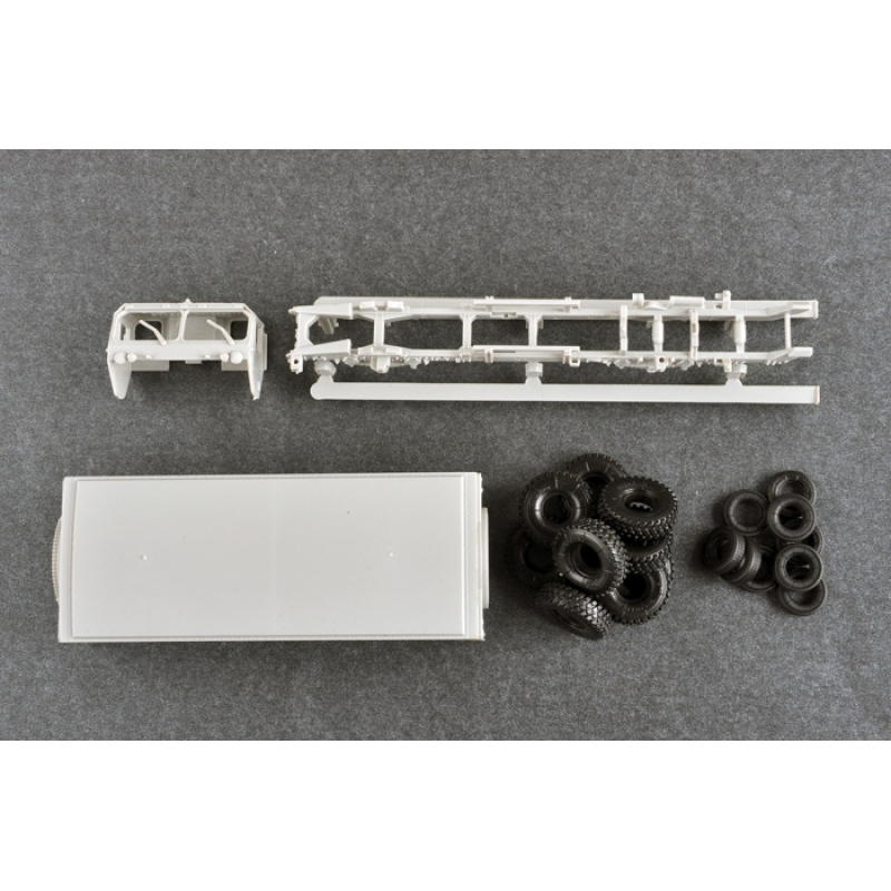 Trumpeter 07177 - 1/72 M983 Tractor w. AN/TPY-2 X Band Radar